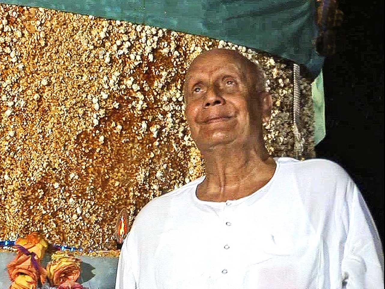 With World s Largest Birthday Cake SRI CHINMOY PHOTOS With World s Largest Birthday Cake SRI CHINMOY PHOTOS